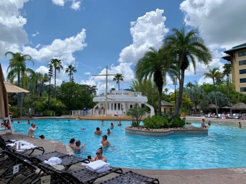 Royal-Pacific-Pool-2 | Magic Family Getaways